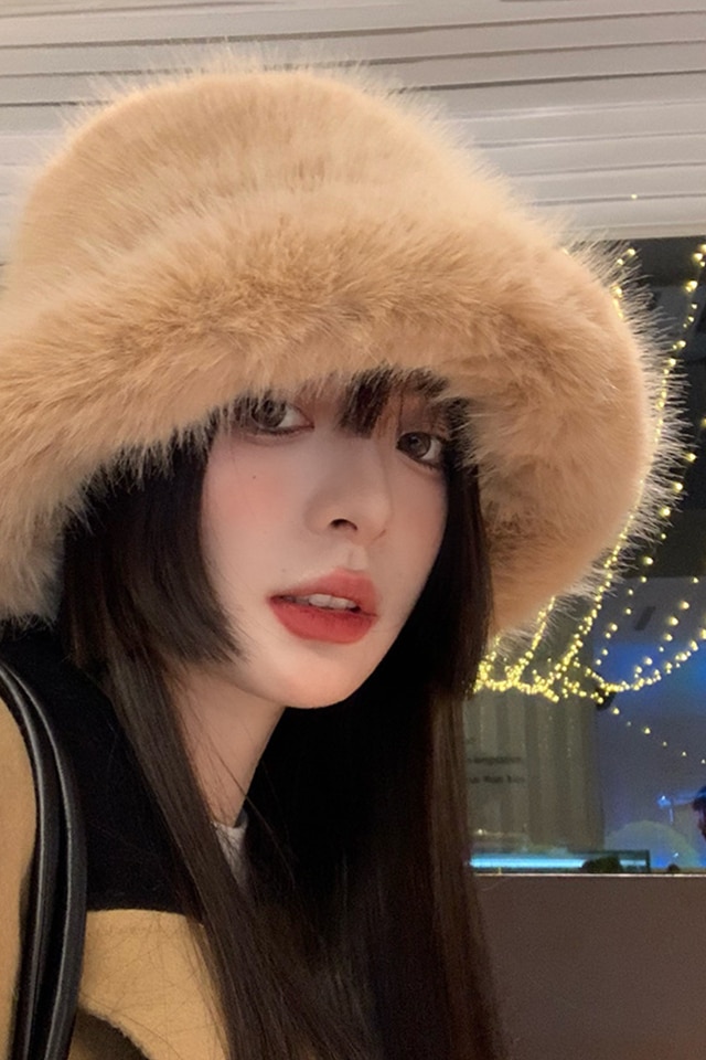 Caciula dama, model tip palarie pufoasa, usor reglabila in interior, tematica warm winter hat ...