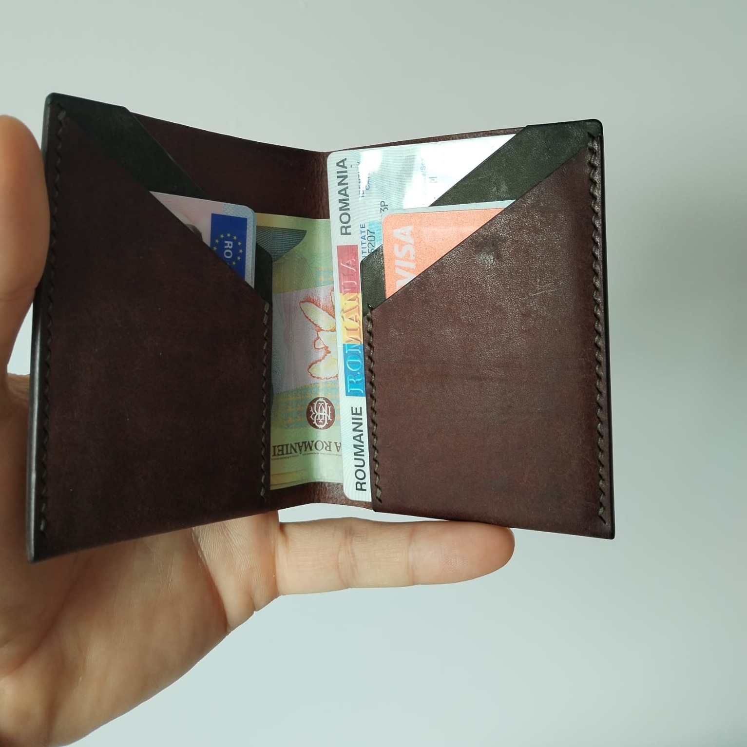 Portofel elegant, minimalist din piele naturala, lucrat manual - eMAG.ro