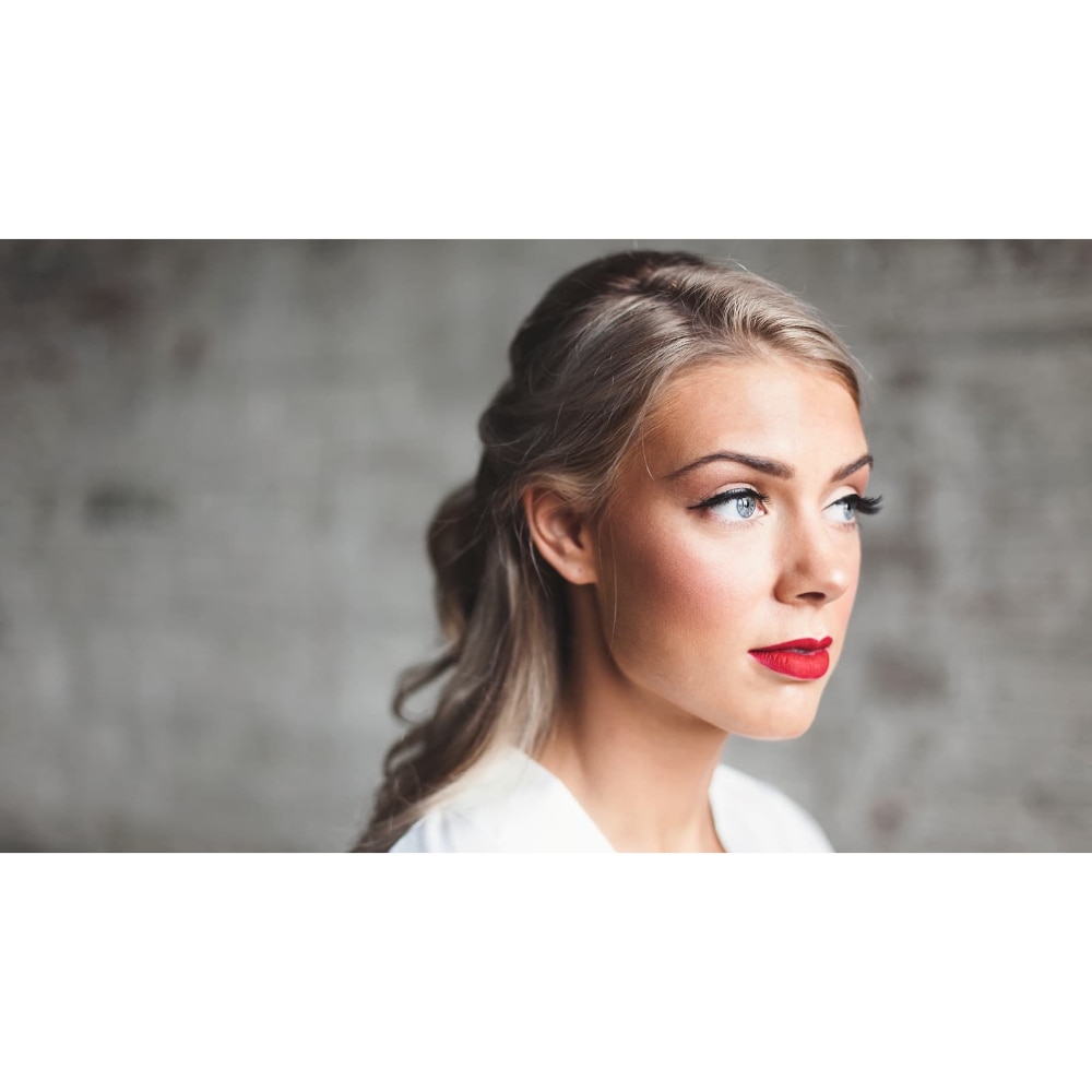 Ünnepi frizura + alkalmi smink ajándékutalvány, 1 fő részére, Felhasználható 2024.02.18-ig - eMAG.hu