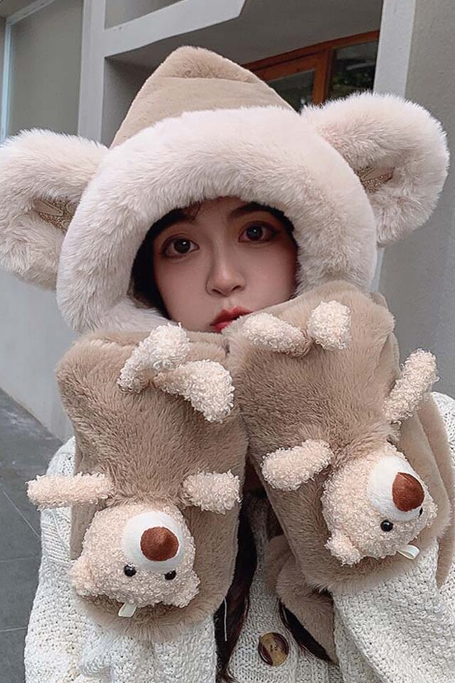 Caciula dama, model cu urechiuse si prelungire tip fular, cu spatiu ...