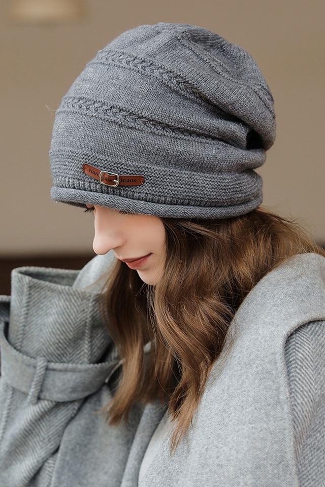 Caciula dama, model delicat cu accesoriu chic, tematica urban style ...