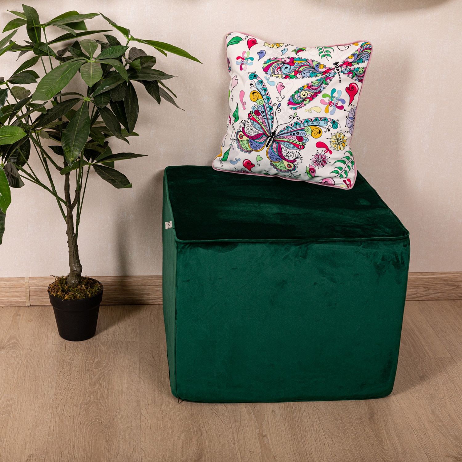 Taburet, otoman din catifea Hiko Comfy verde smarald cu burete ferm ...