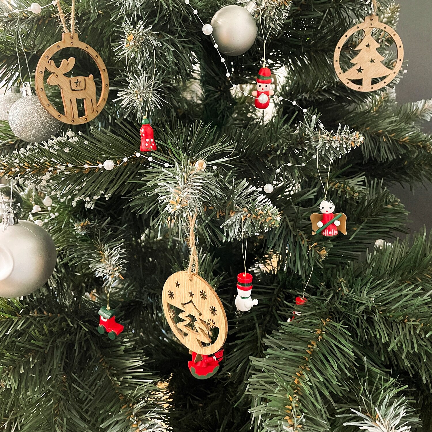 Set 10 ornamente decoratiuni pentru brad din lemn, Zola, modele de ...