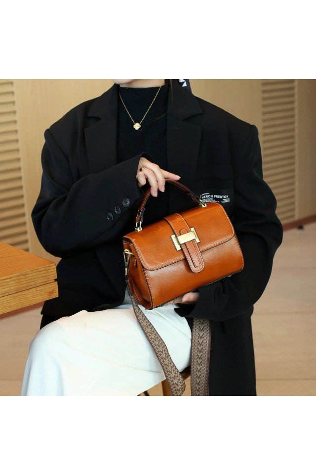 Női kis crossbody táska, retro, természetes bőrből, csattal ...