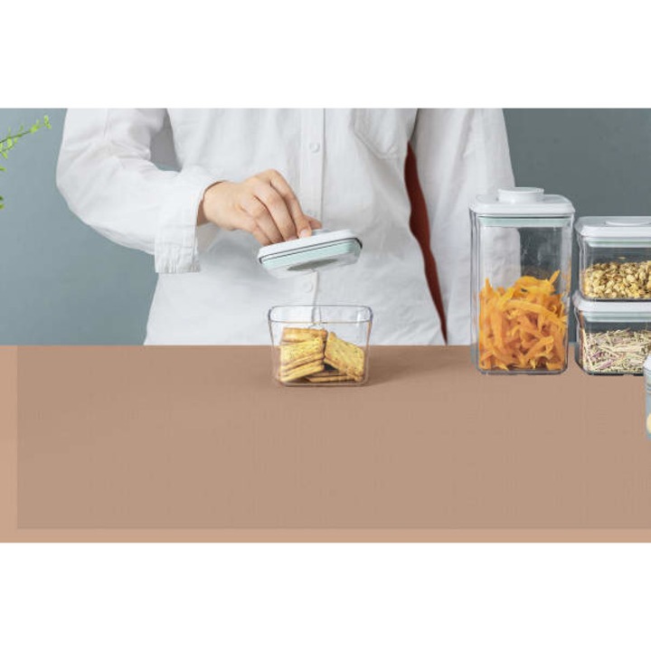 Set 7 recipiente patrate din plastic cu capac tip Pop Up. Potrivite ...