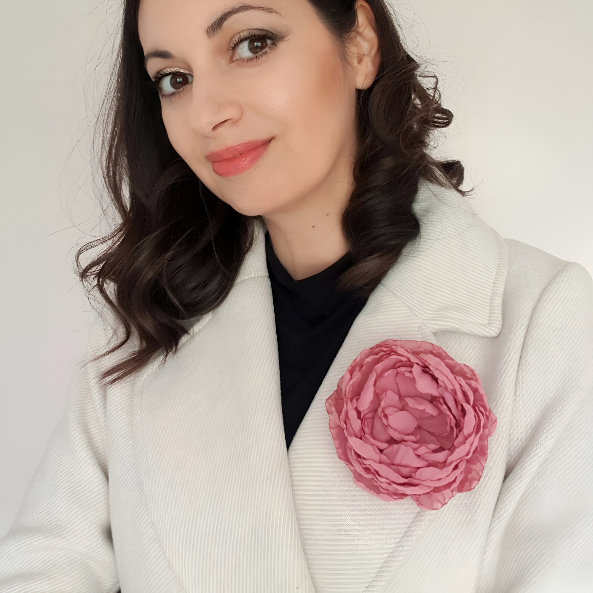 Brosa eleganta bujor, Corizmi, Lilian, floare mare din voal roz - eMAG.ro