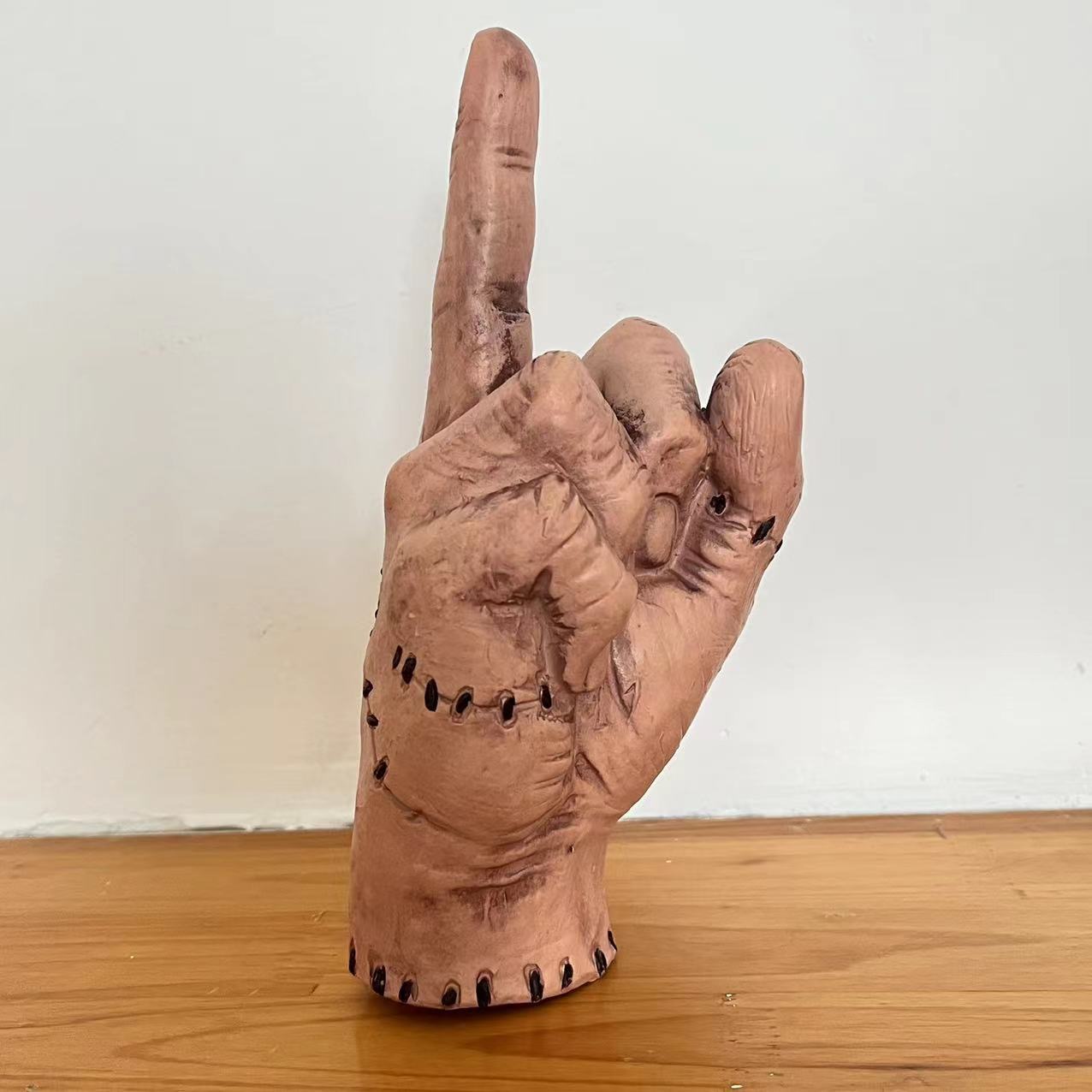 Figurina, Manuta RealVDM®, Personaj Wednesday, Thing, Marime 12x15x15 ...