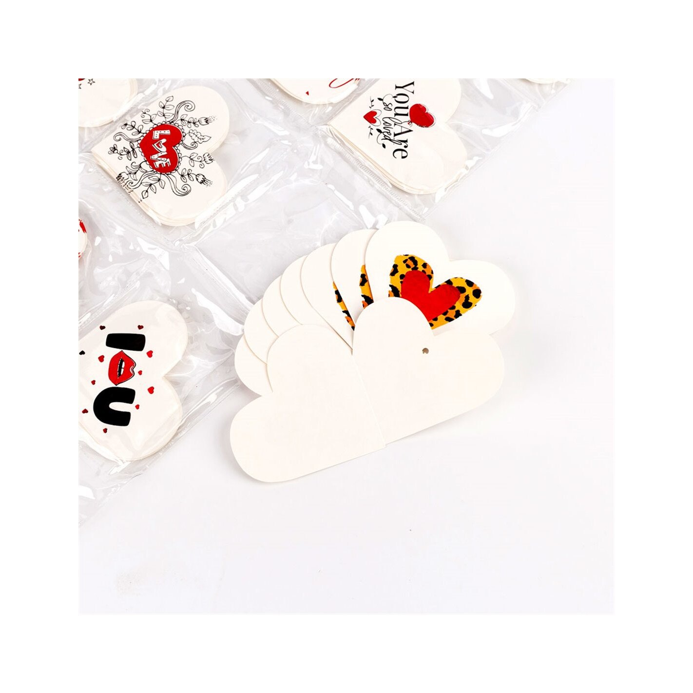 Mini felicitari inima modele LOVE3 - set 140 buc - eMAG.ro