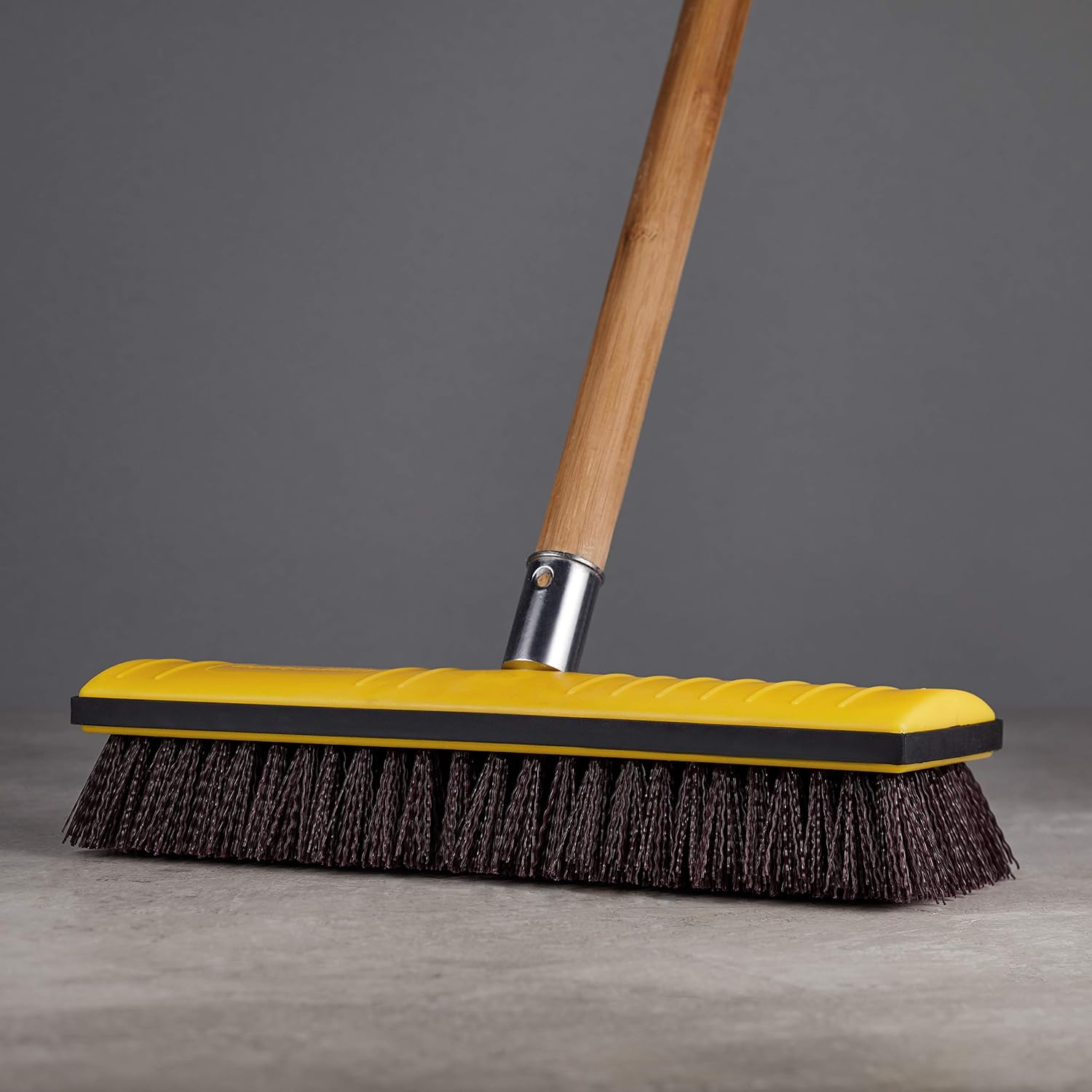 Perie galbena moale pentru curatare terasa fara coada 30cm Amazon - eMAG.ro