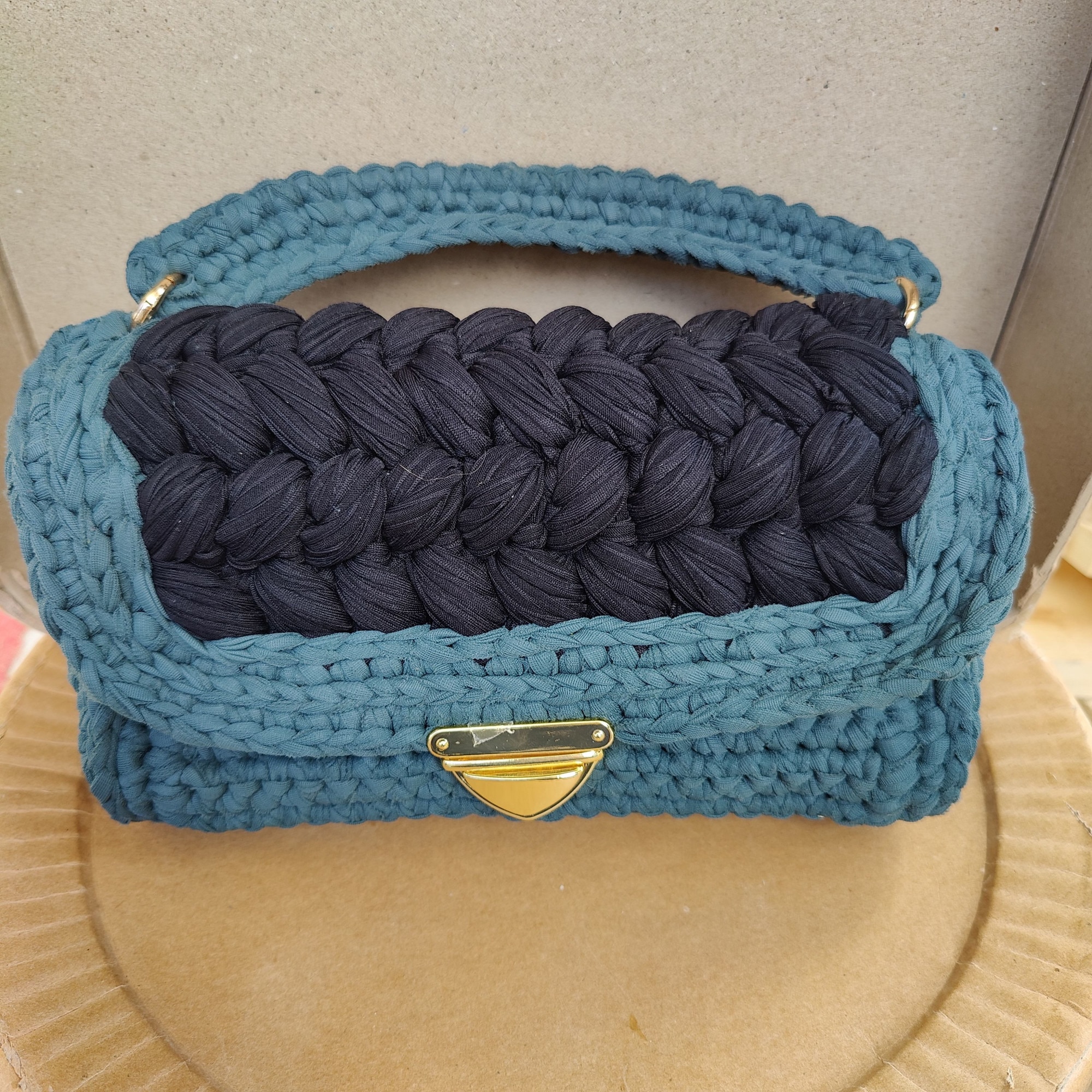 Geanta crosetata albastru cu negru 26 *16 cm - eMAG.ro