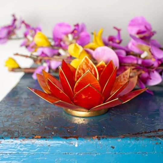 Suport lumanare floare de lotus cu cochilii Capiz, din Philippine ...
