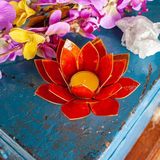 Suport lumanare floare de lotus cu cochilii Capiz, din Philippine ...