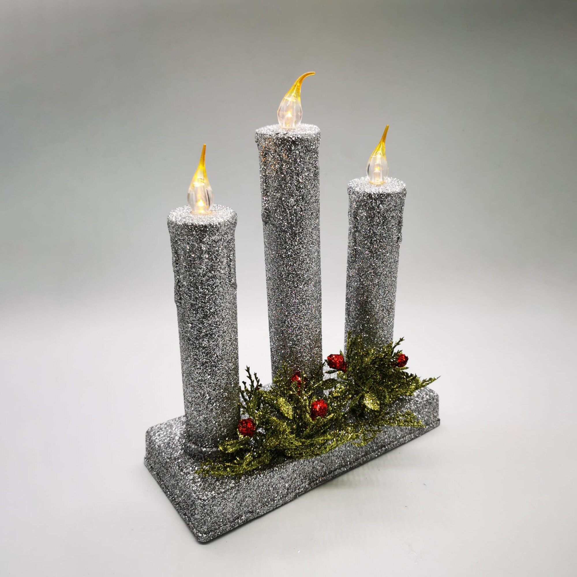 Decoratiune Luminoasa cu Led, 3 Lumanari Argintii in Linie, ornate la ...