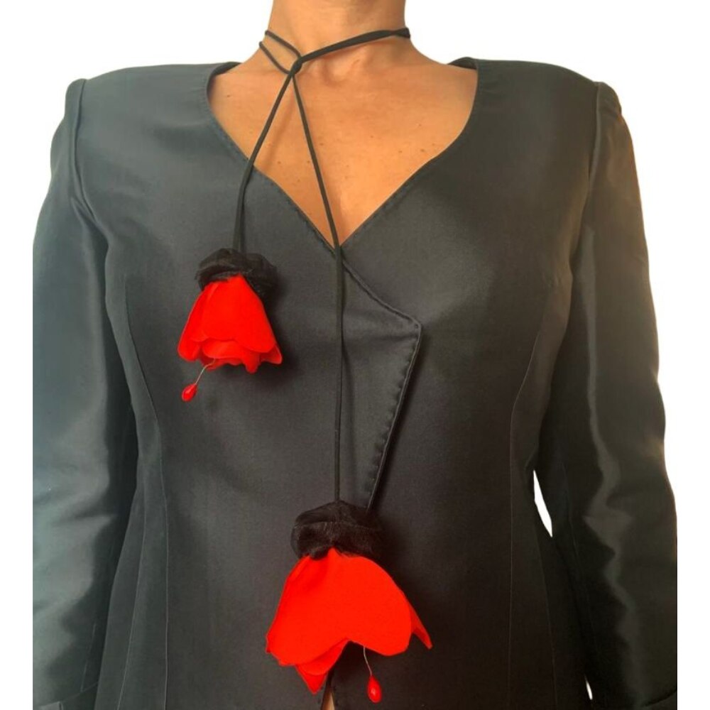 Colier cu 2 flori de mac rosu, boboc si floare, cu snur din imitatie ...