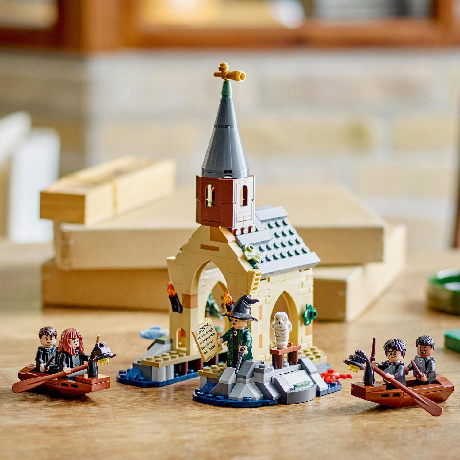 LEGO® Harry Potter™ - Hangar pentru barci la castelul Hogwarts™ 76426 ...