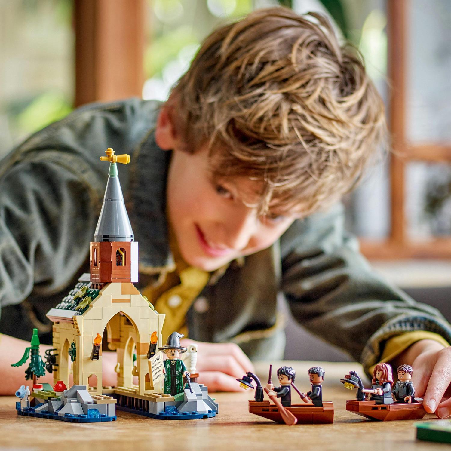 LEGO® Harry Potter™ - Hangar pentru barci la castelul Hogwarts™ 76426 ...