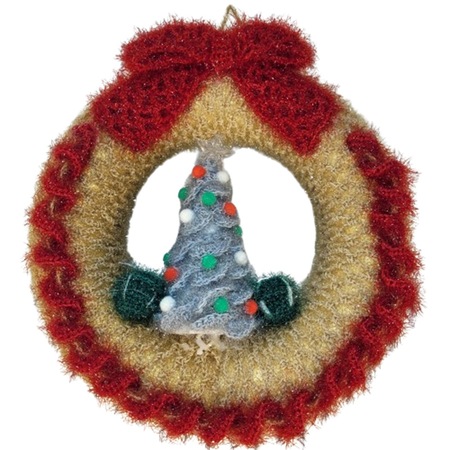 Коледен венец със сребърна елха и подаръци, ръчно плетен на една кука ...