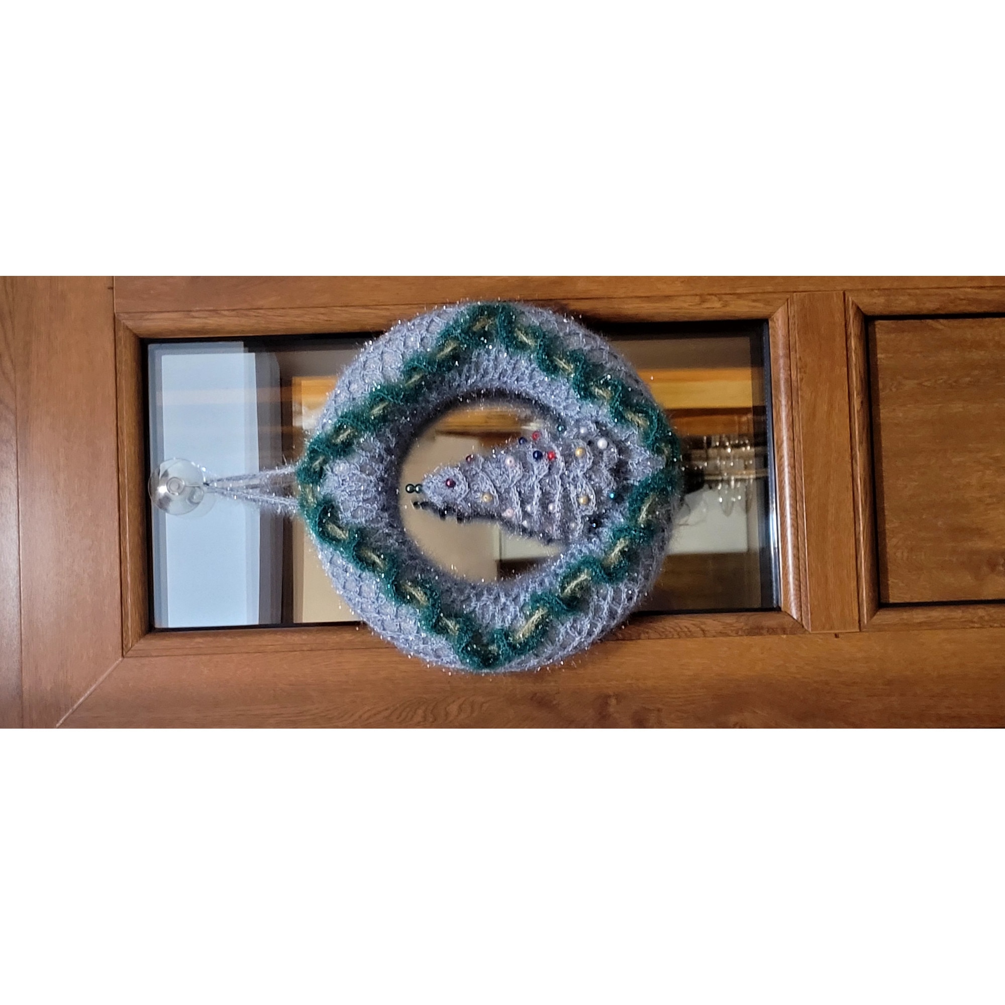 Коледен венец със сребърна елха, ръчно плетен на една кука, многоцветен ...