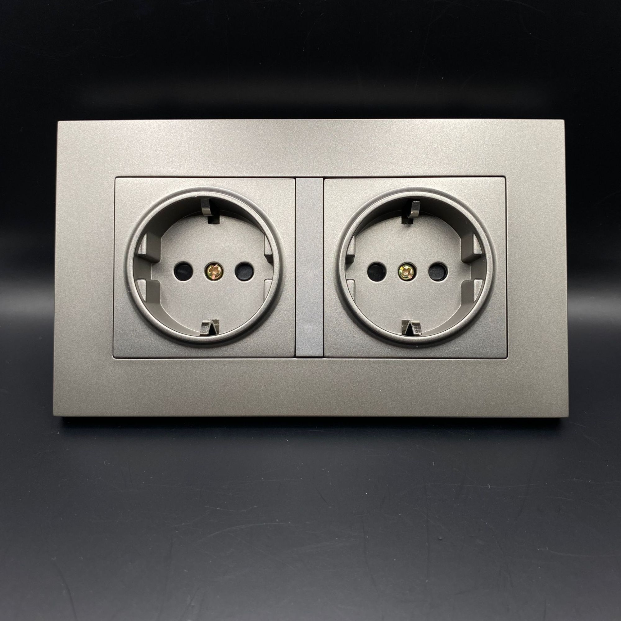 Priza Dubla Gri iHome, PVC, Colorata, Ignifuga - eMAG.ro