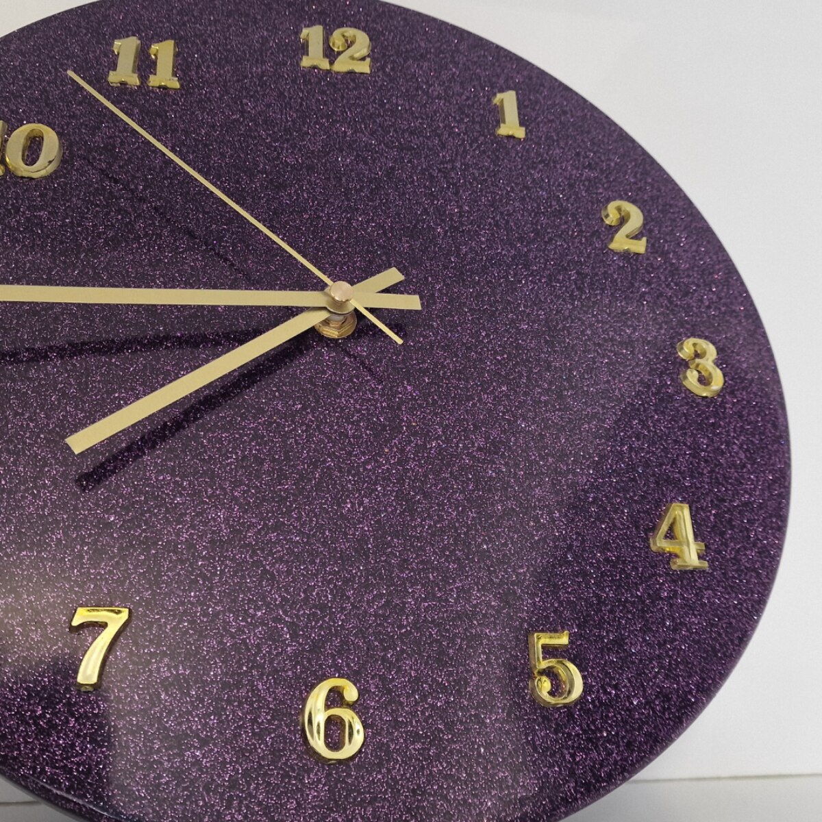 Ceas Perete Integral din Rasina Epoxidica, Negru si Auriu, 30 cm - eMAG.ro