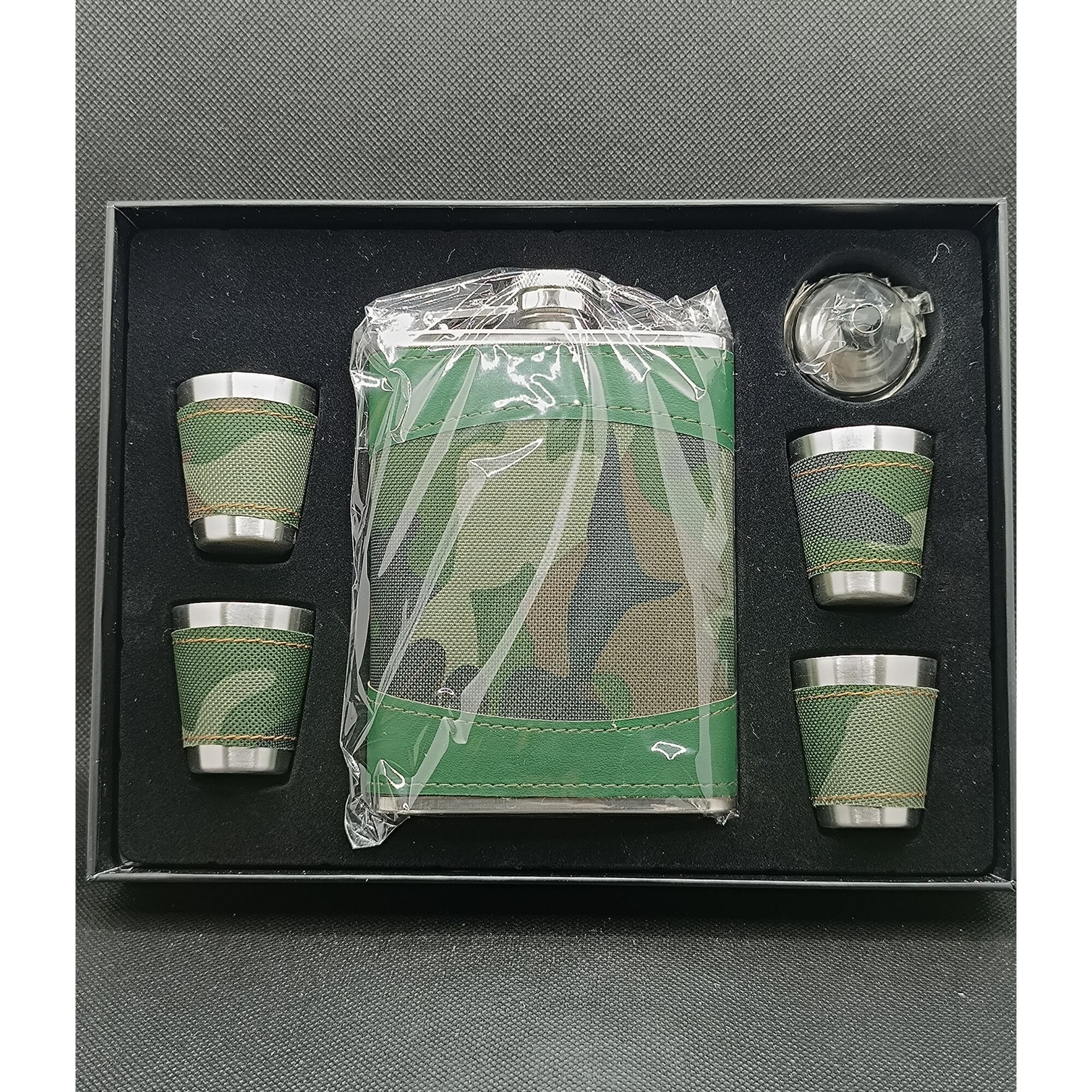 Set Plosca Alcool, Palnie, 4 Pahare Green Army Leather - eMAG.ro