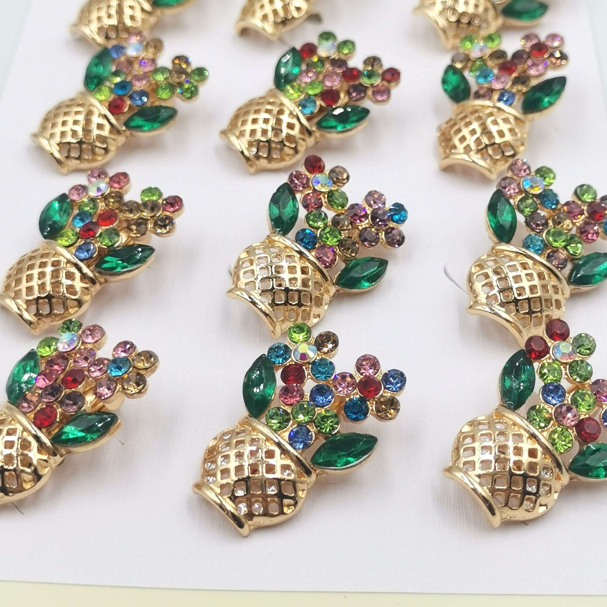 Set 12 brose pentru martisor, NEVERMORE, Vaza cu cristale colorate ...