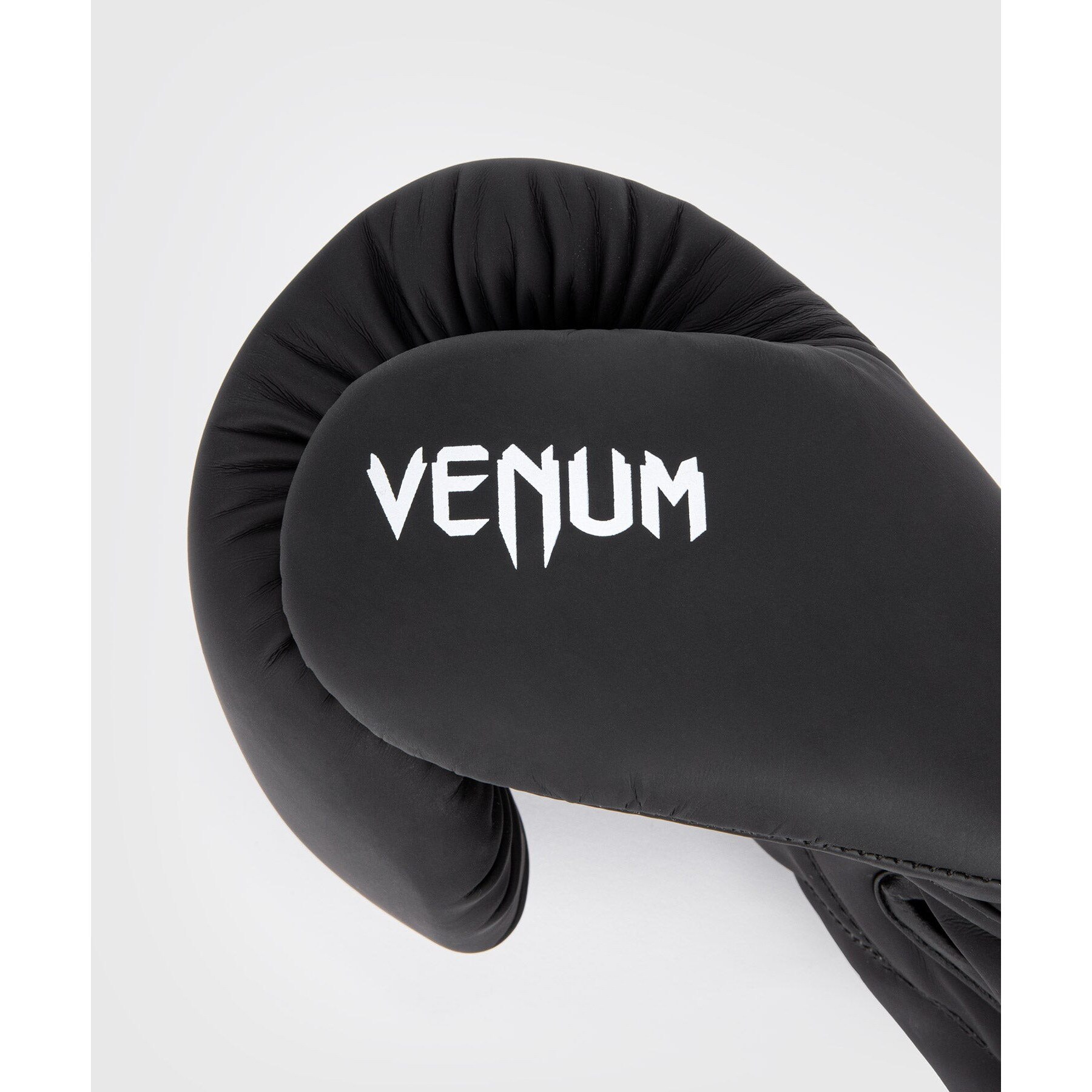 Manusi de box, Venum, 14oz, Piele ecologica, Negru/Alb - eMAG.ro