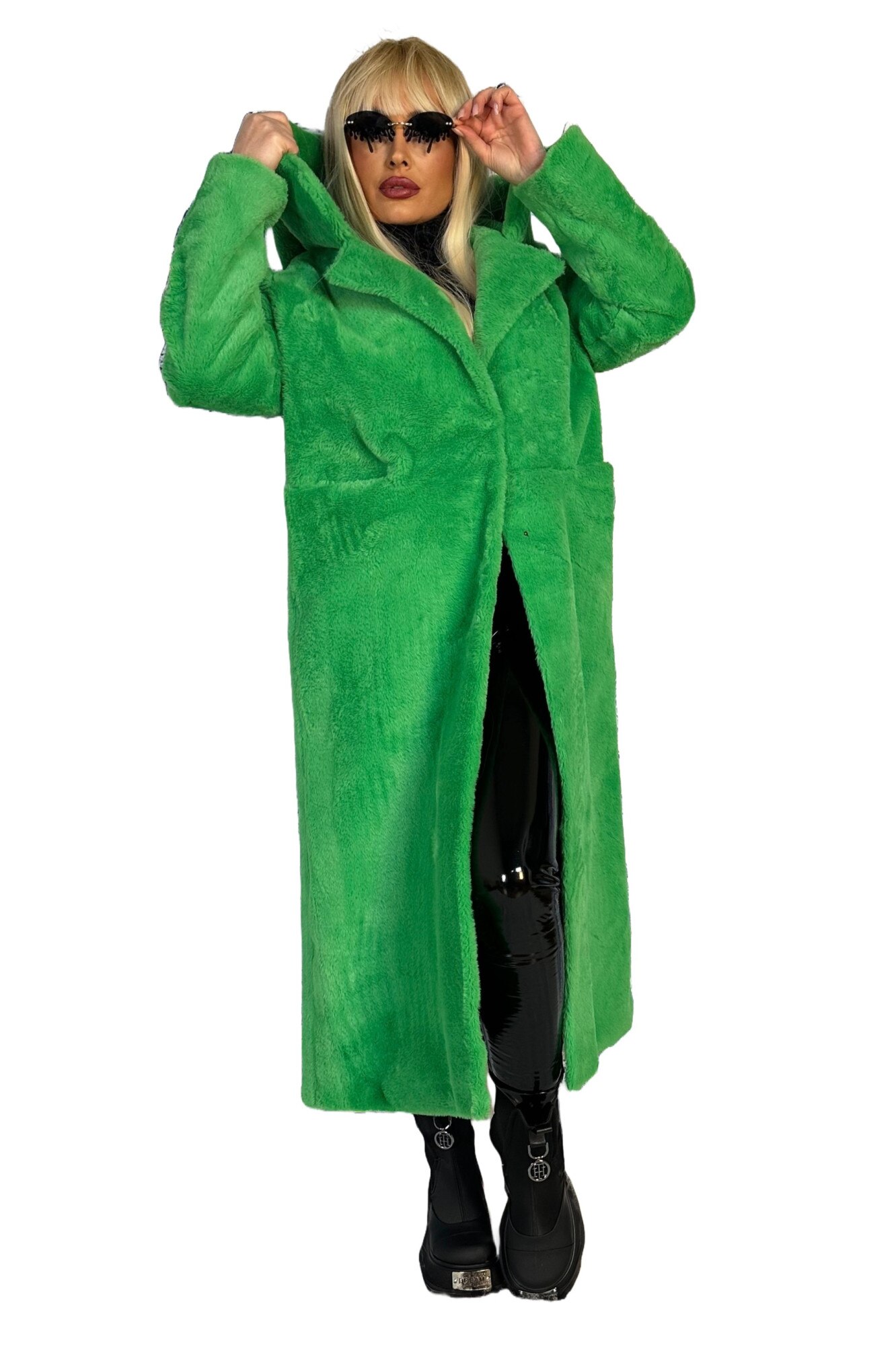 Palton OVERSIZE din material moale si pufos cu gluga atasata Universala ...