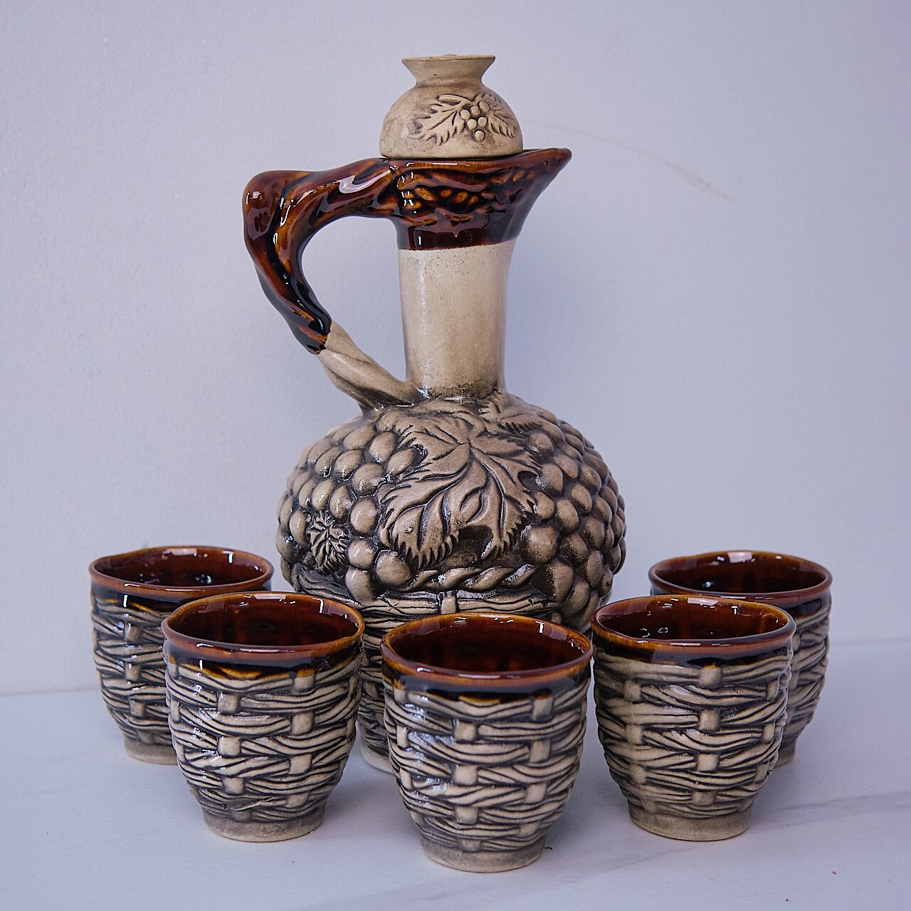 Set Traditional cu ulcior si sase cesti din ceramica, Bej, Capacitate ...