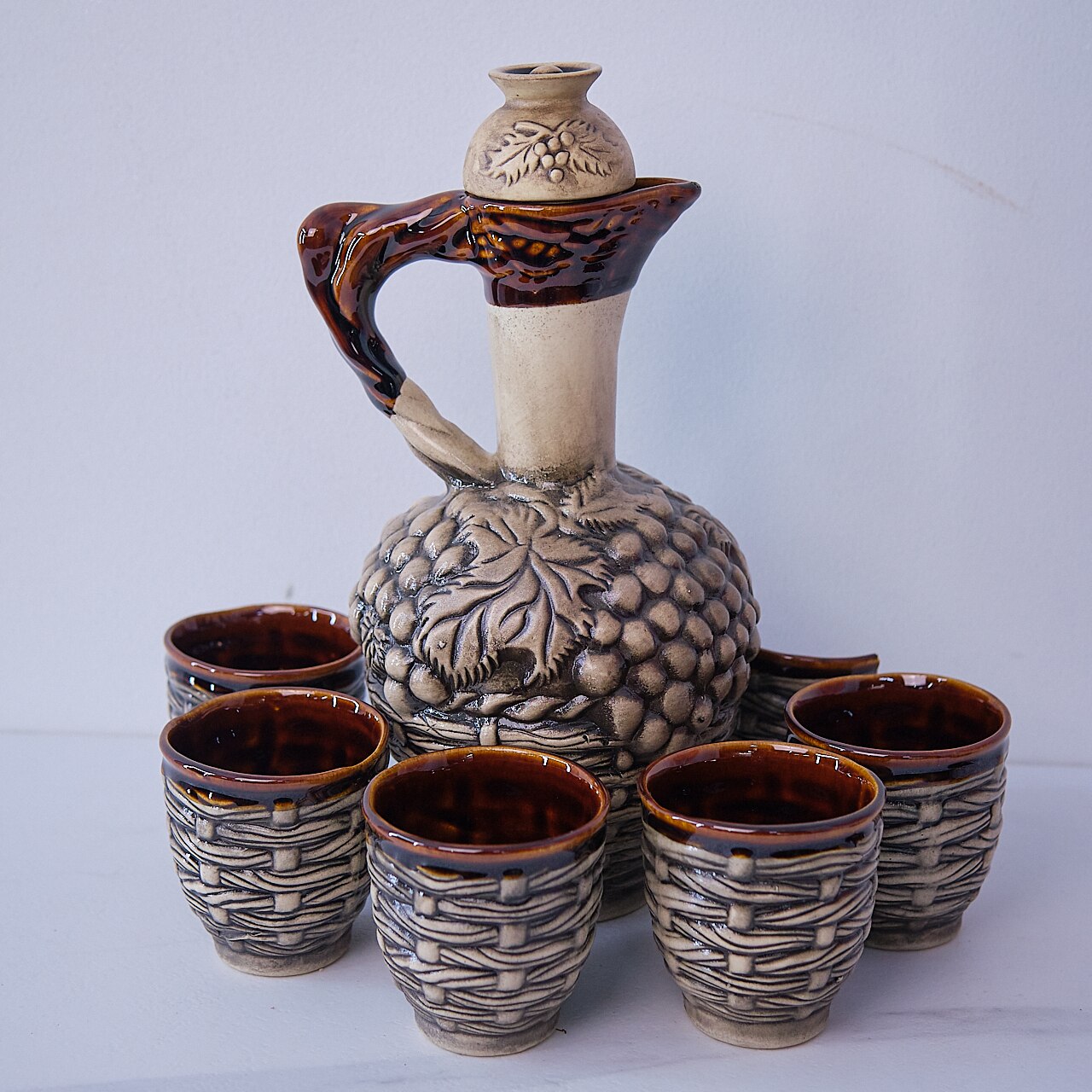 Set Traditional cu ulcior si sase cesti din ceramica, Bej, Capacitate ...