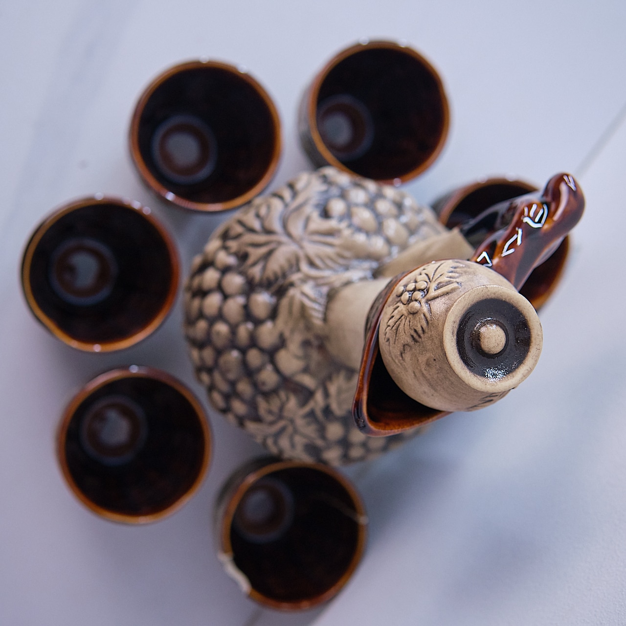 Set Traditional cu ulcior si sase cesti din ceramica, Bej, Capacitate ...