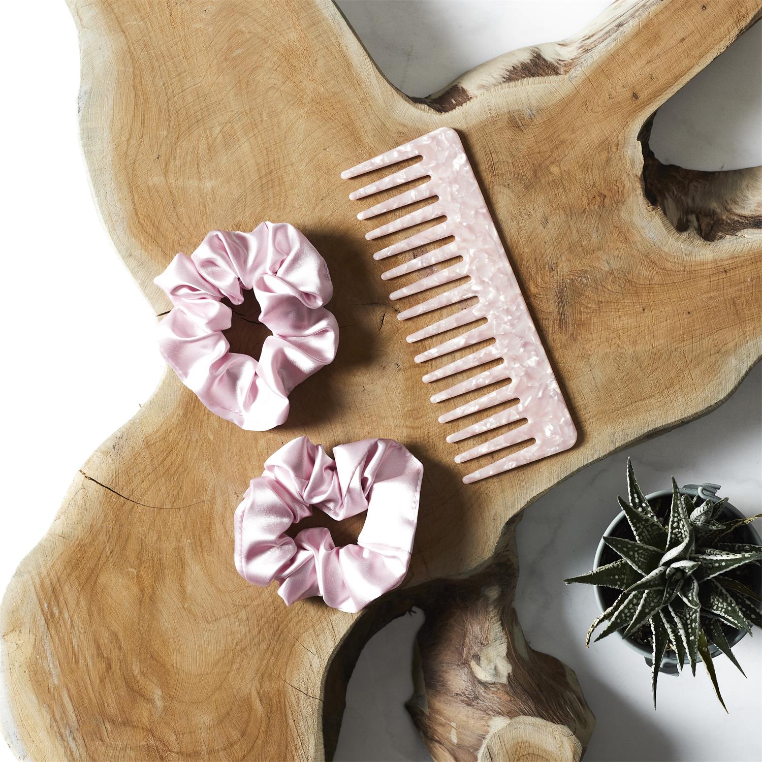 Set pieptan si 2 elastice de par, din satin, roz, Happymax - eMAG.ro