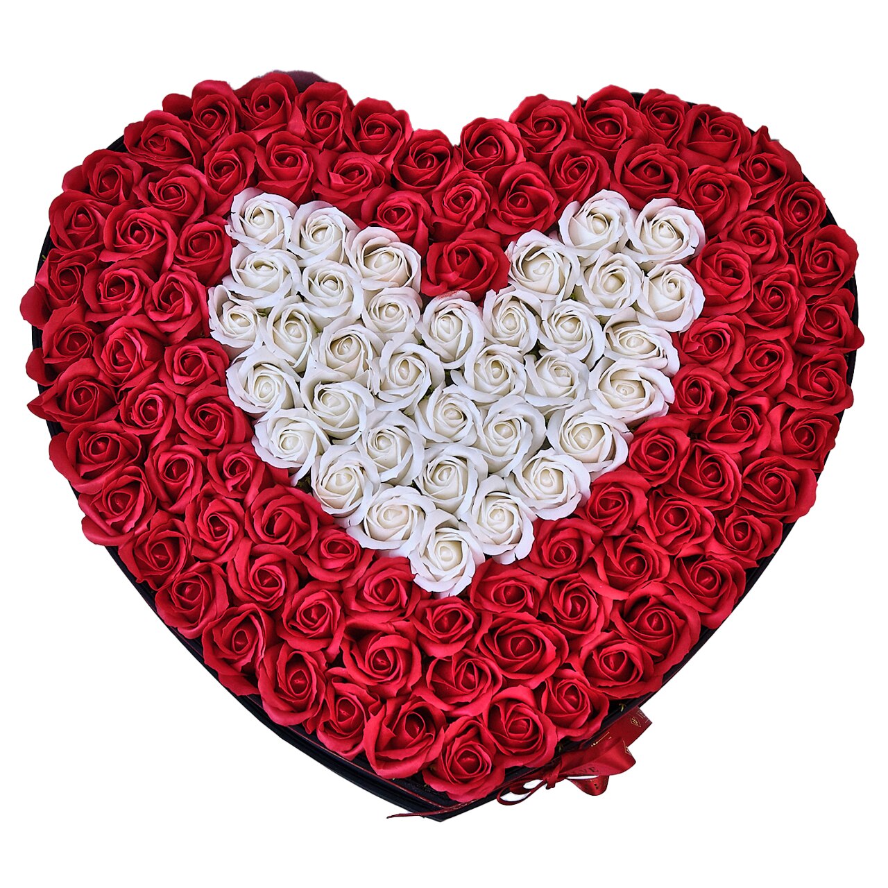 Aranjament floral, cutie satinata in forma de inima cu 115 trandafiri de sapun, Rosu cu centrul ...