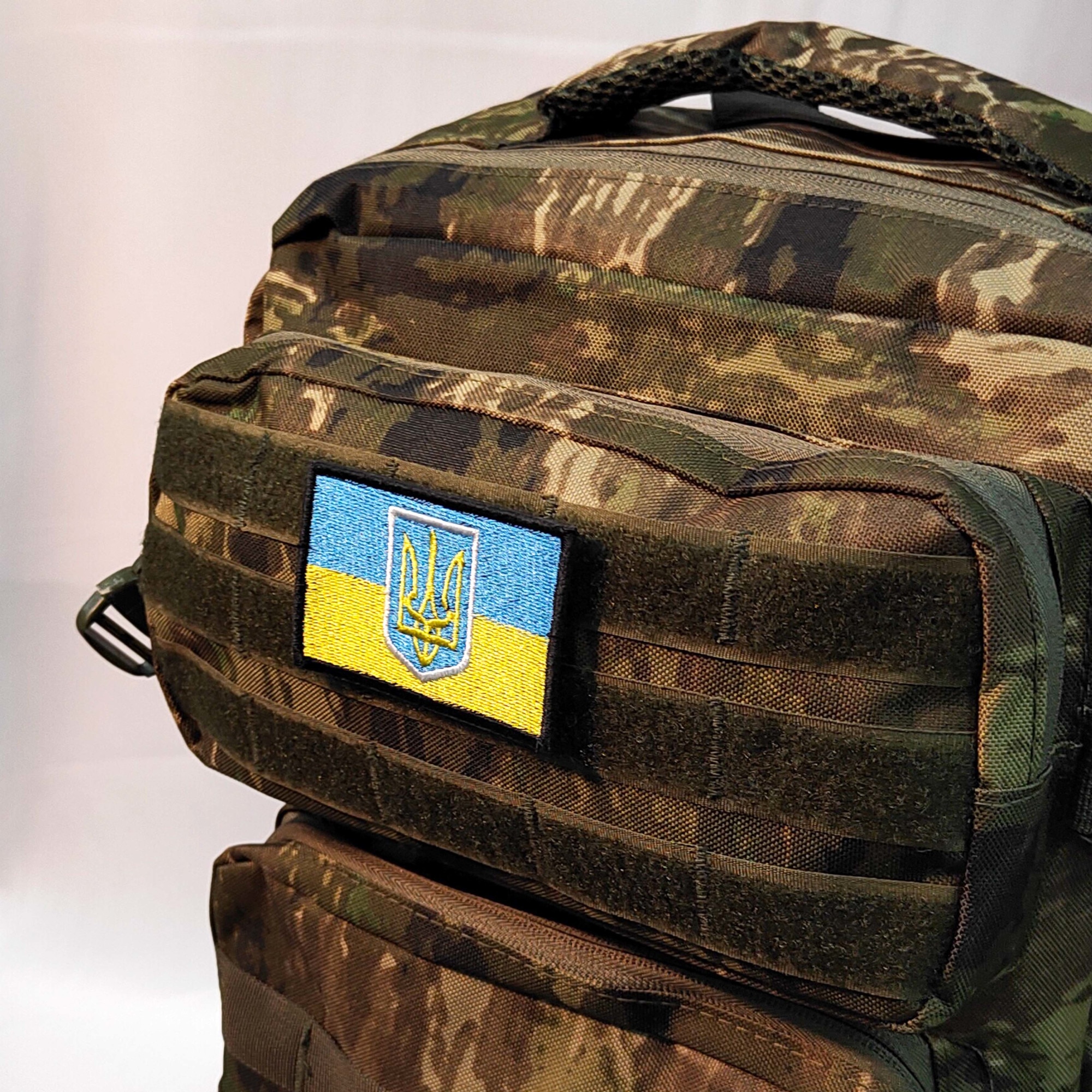 Petic brodat - Steag Ucraina cu stema si margine neagra, 8x5 cm - eMAG.ro