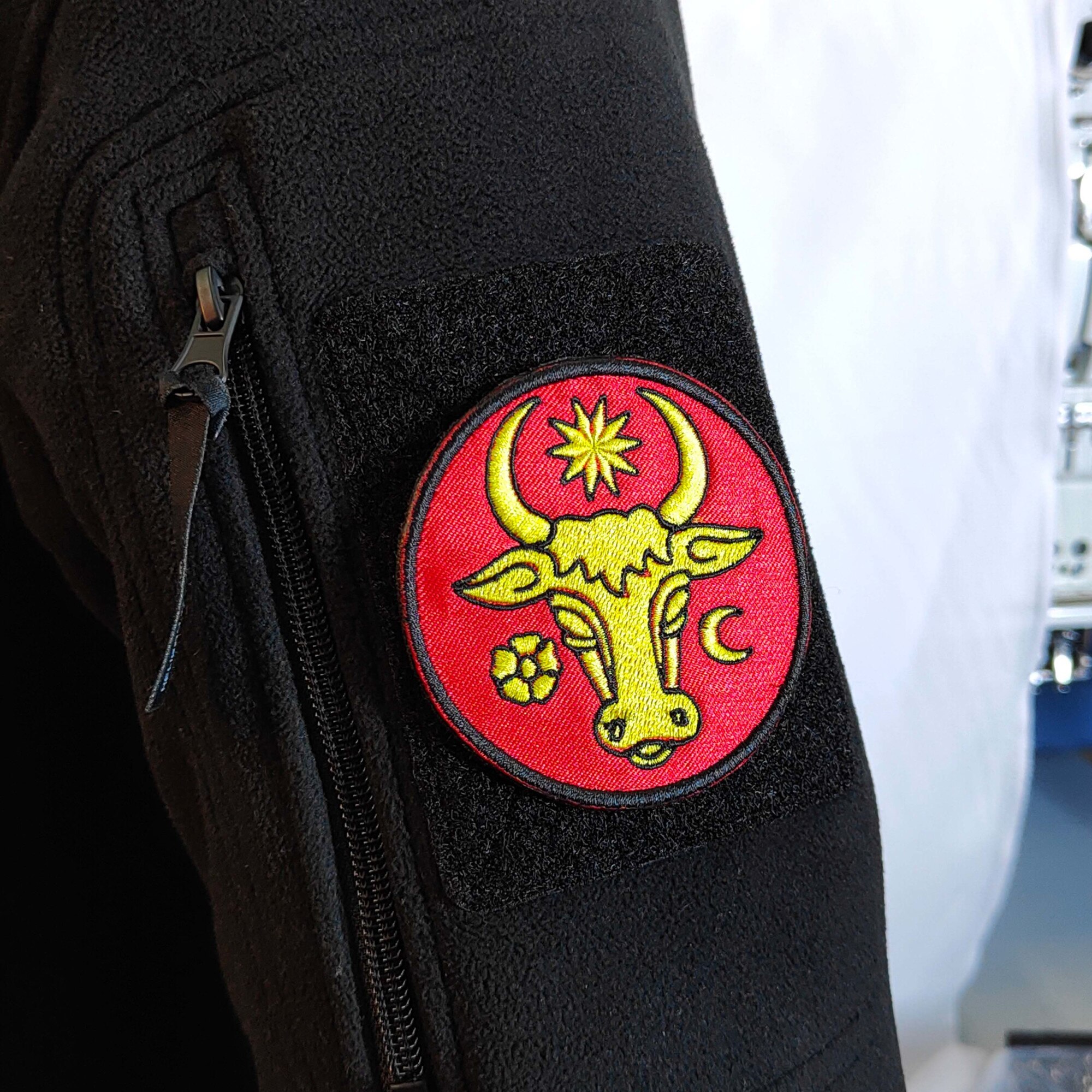 Petic brodat - Steag bour Moldova rotund, 8x8 cm - eMAG.ro