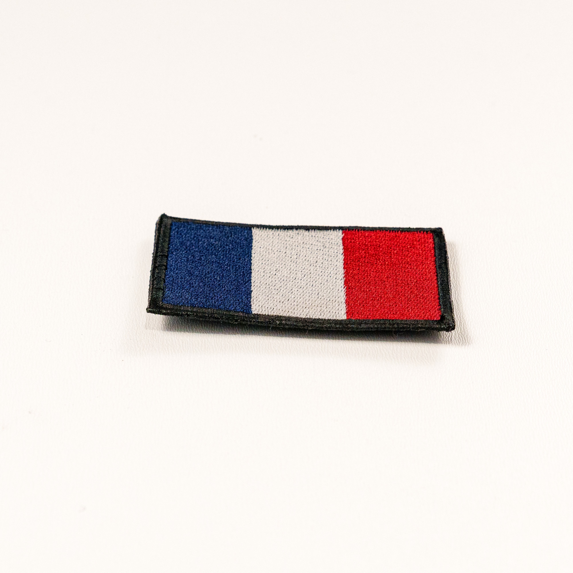 Petic brodat - Steag Franta cu margine neagra, 8x5 cm - eMAG.ro