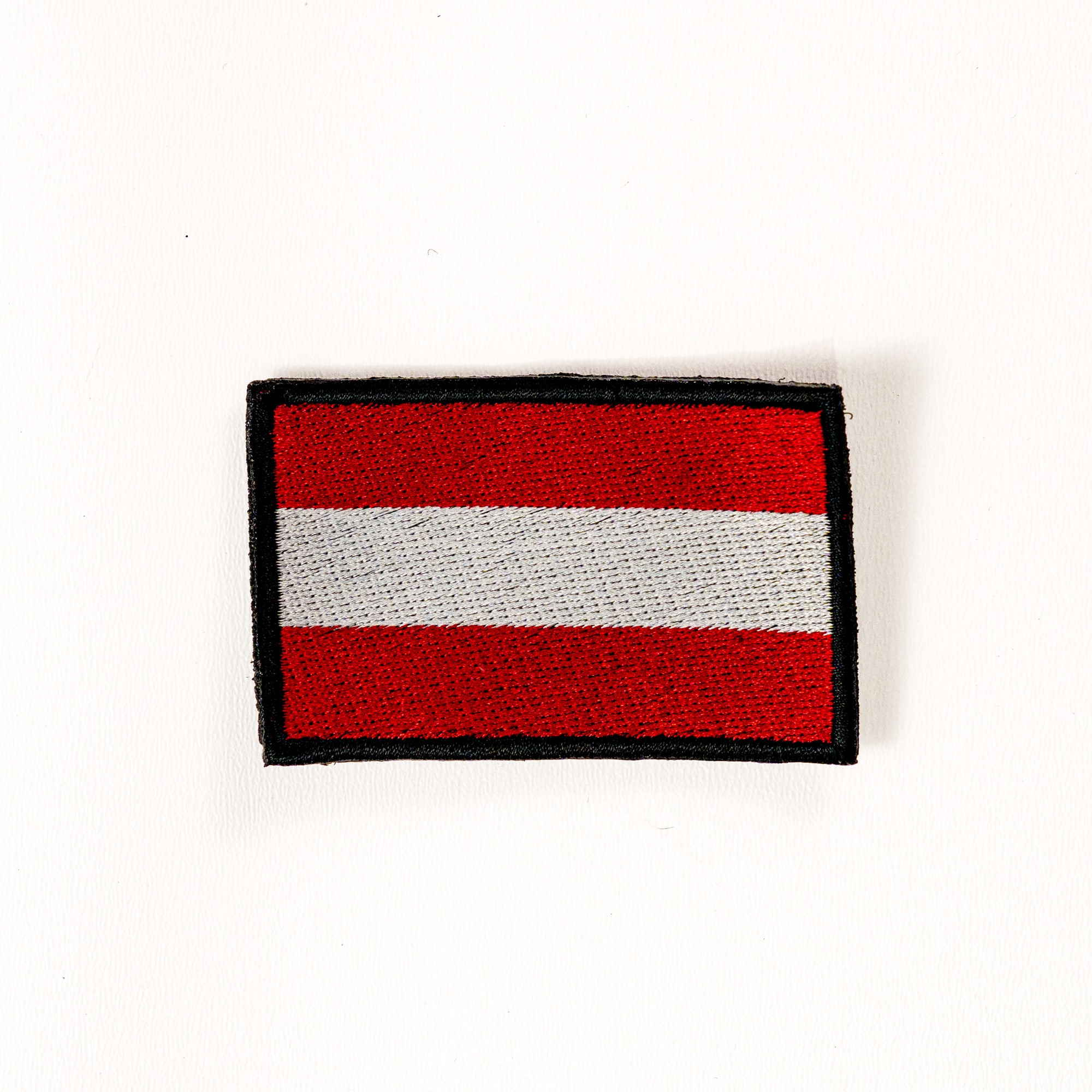 Petic brodat - Steag Austria cu margine neagra, 8x5 cm - eMAG.ro