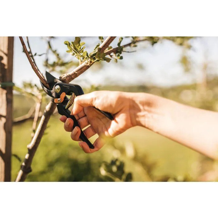 Градинска ножица Fiskars Solid P131, за рязане на клони на дървета, стъпка по стъпка, стоманено ...