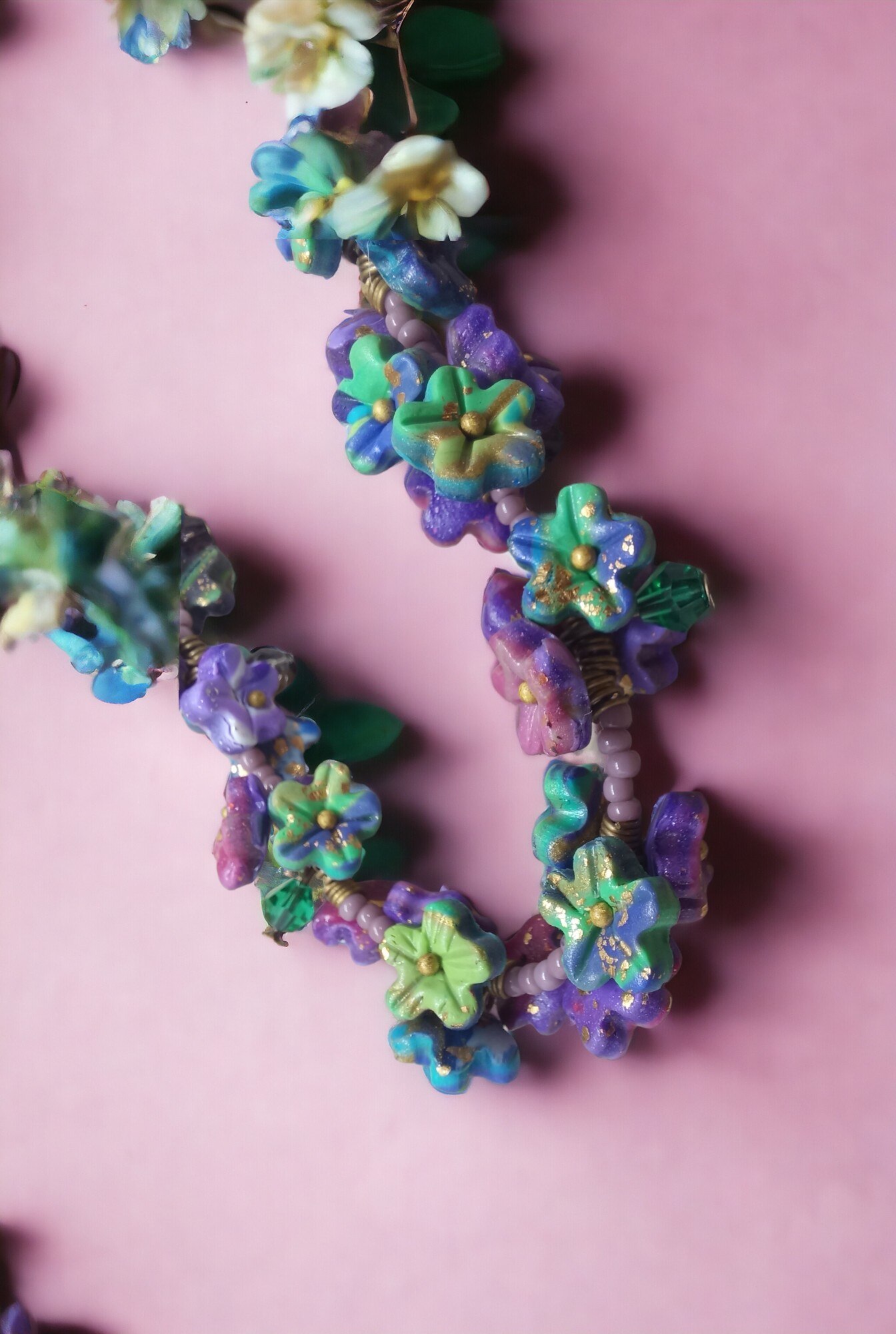 Colier handmade, cu flori multicolore, din lut polimeric, 45 cm - eMAG.ro
