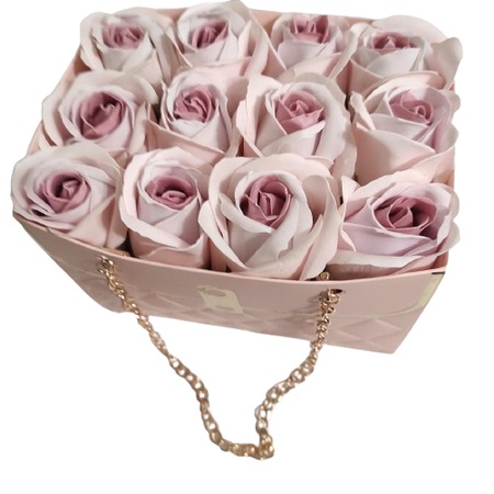 Aranjament floral cu trandafiri de sapun, parfumati, bicolori in nuante ...