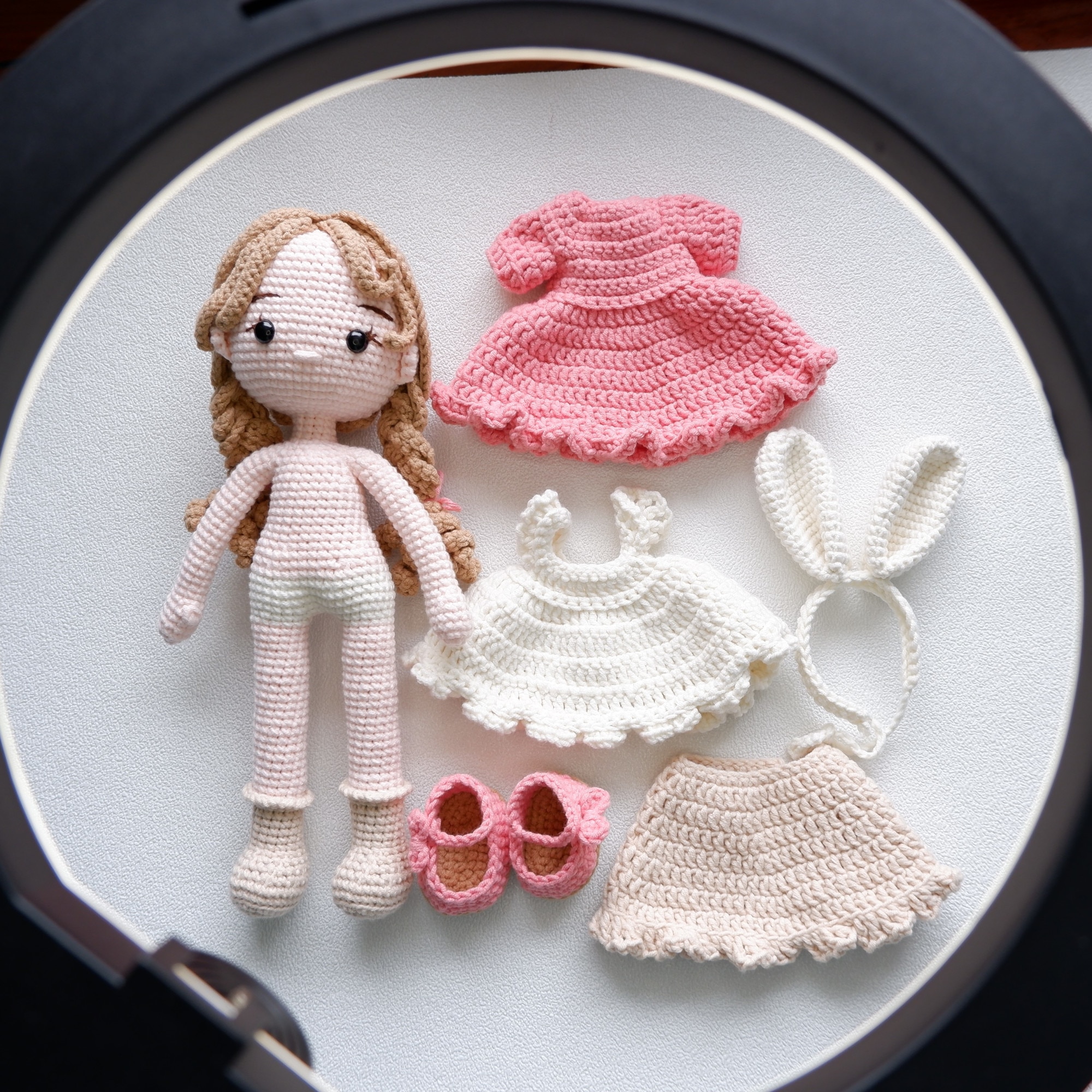 Papusa Rosie, Crosetata Manual, Jucarie Lucrata Manual, Amigurumi ...