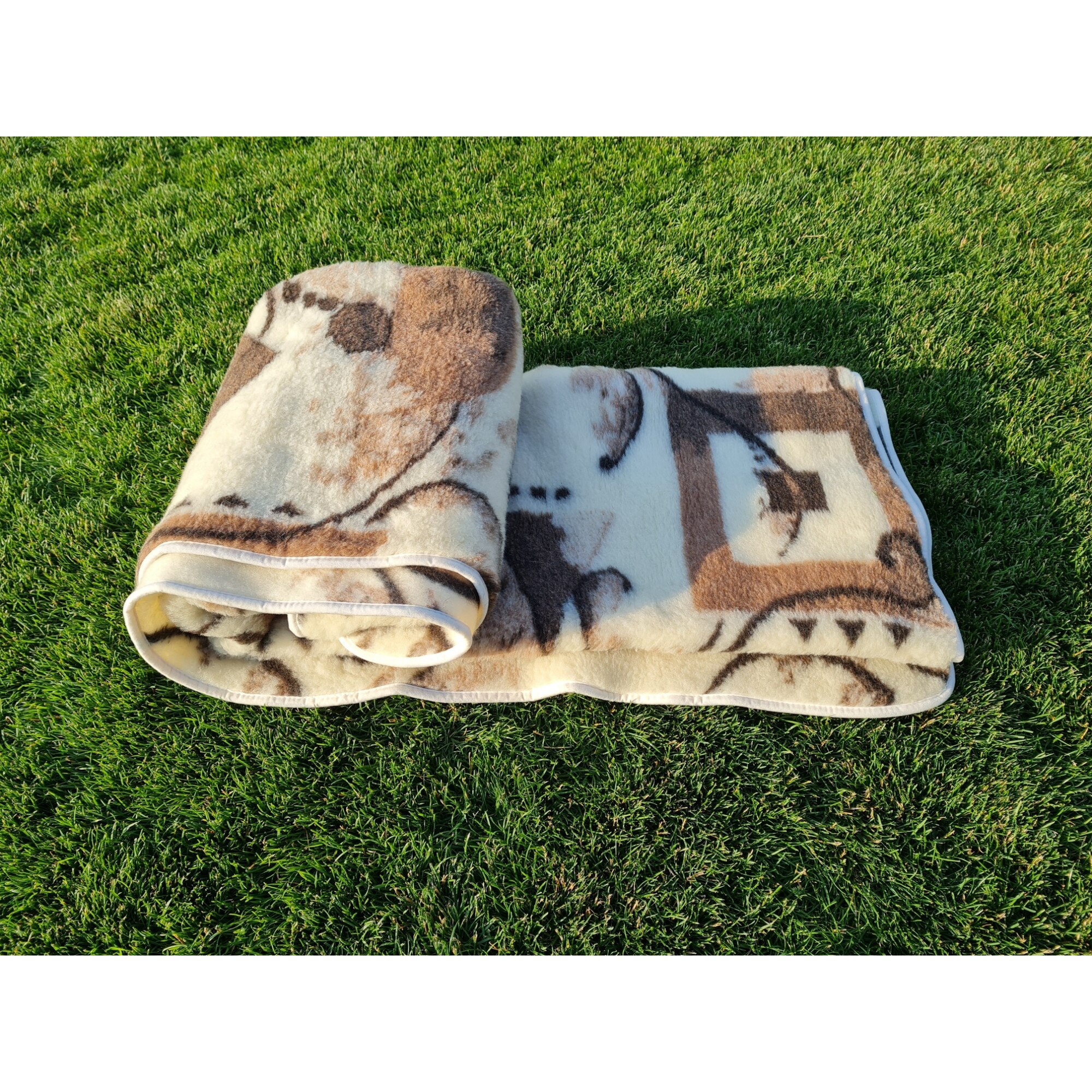 Patura din lana jacquard 155x200 maro floral fantasy + patrate - eMAG.ro