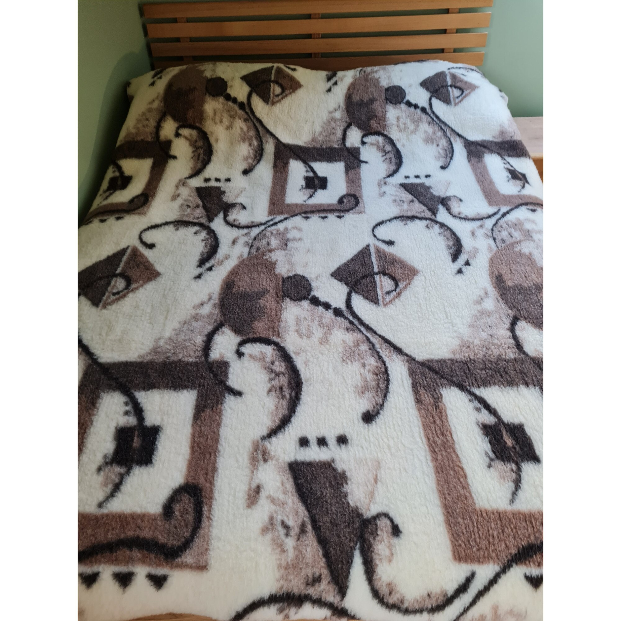 Patura din lana jacquard 155x200 maro floral fantasy + patrate - eMAG.ro
