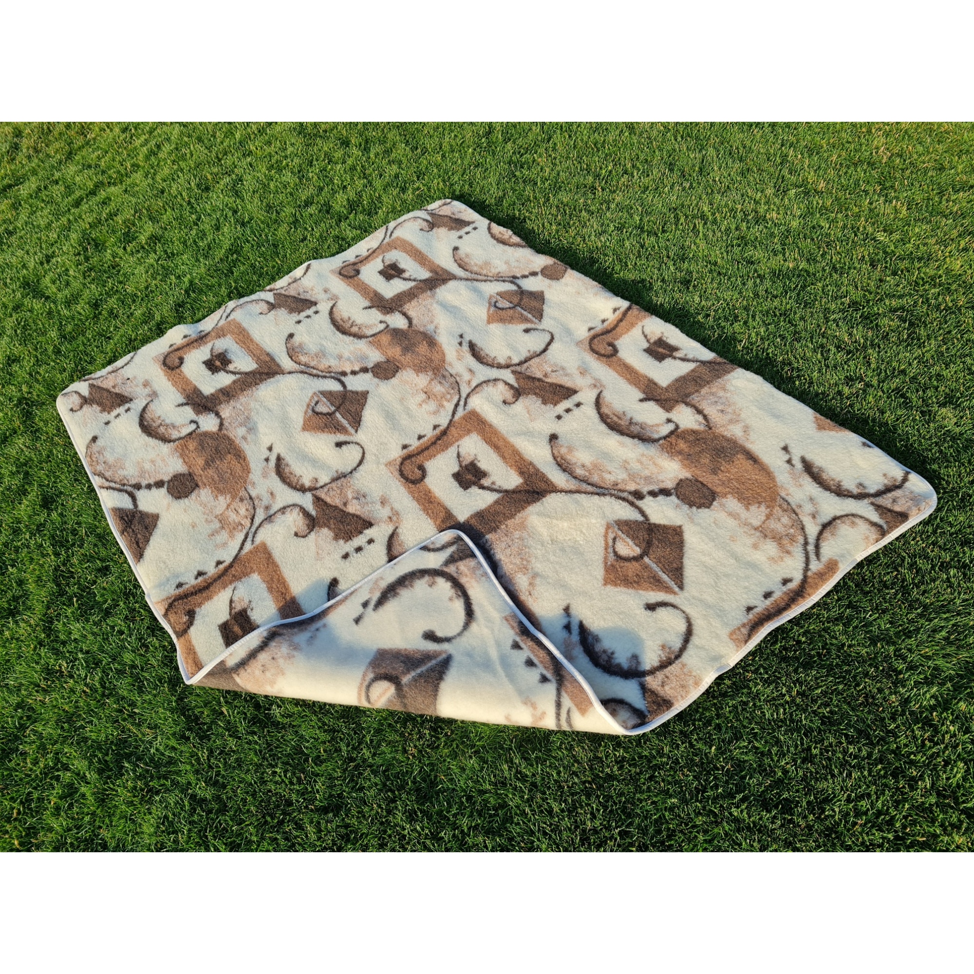 Patura din lana jacquard 155x200 maro floral fantasy + patrate - eMAG.ro