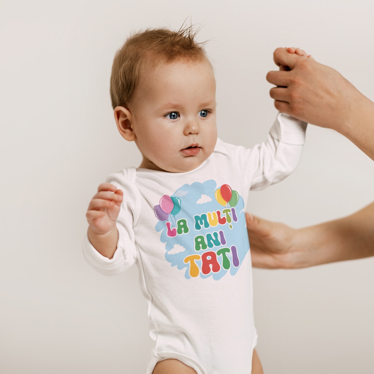 Body alb maneca lunga ''La multi ani tati'' colorat 12-18 luni - eMAG.ro