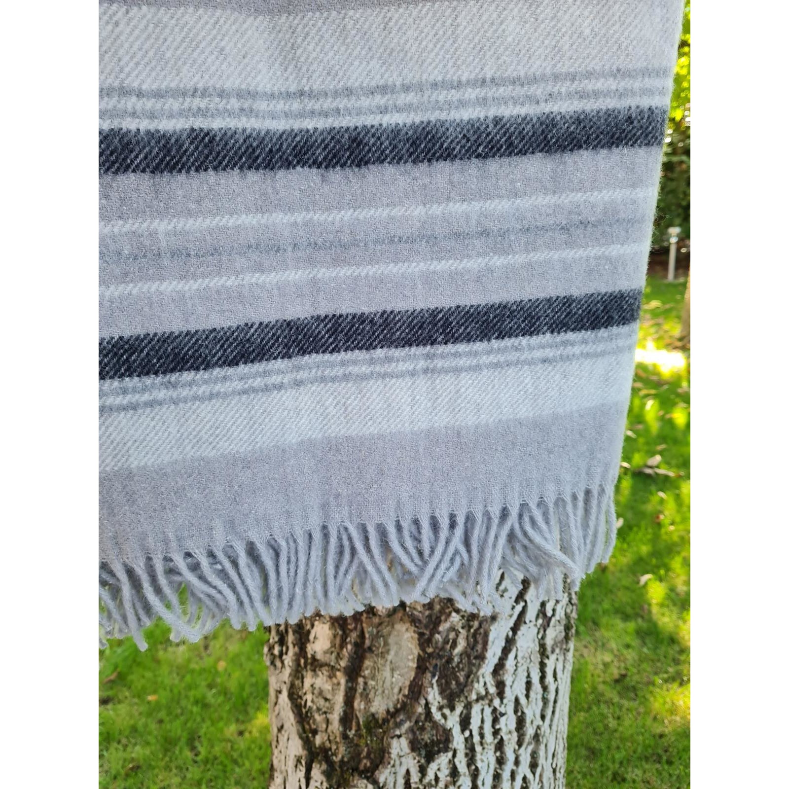 Patura de lana cu franjuri 160x200 otel negru cu dungi negre - eMAG.ro