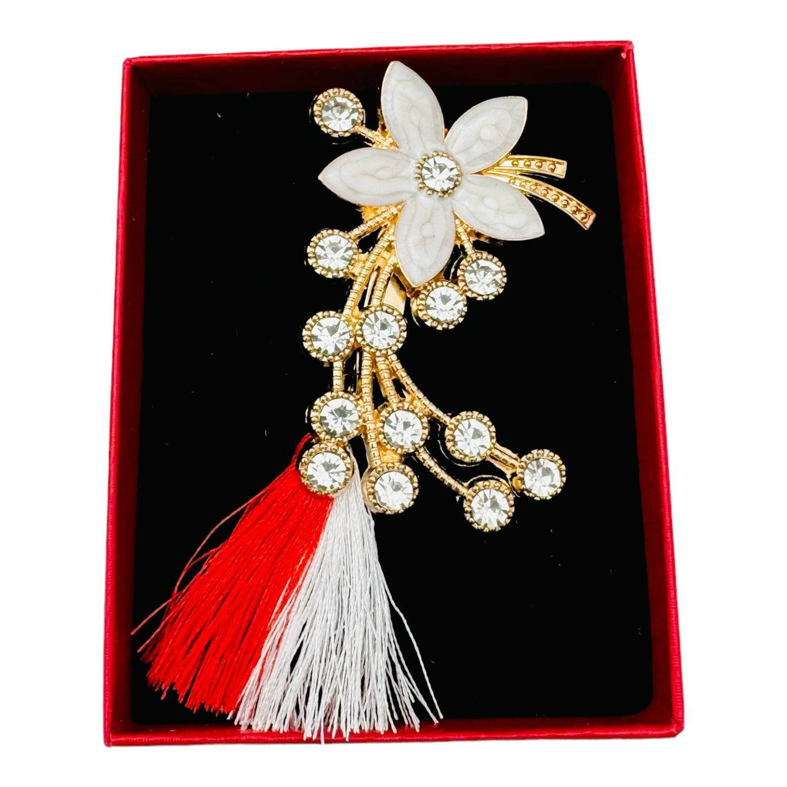 Brosa Martisor Floare Alba Stilizata, ambalata in cutie rosie, 8.5×6 ...
