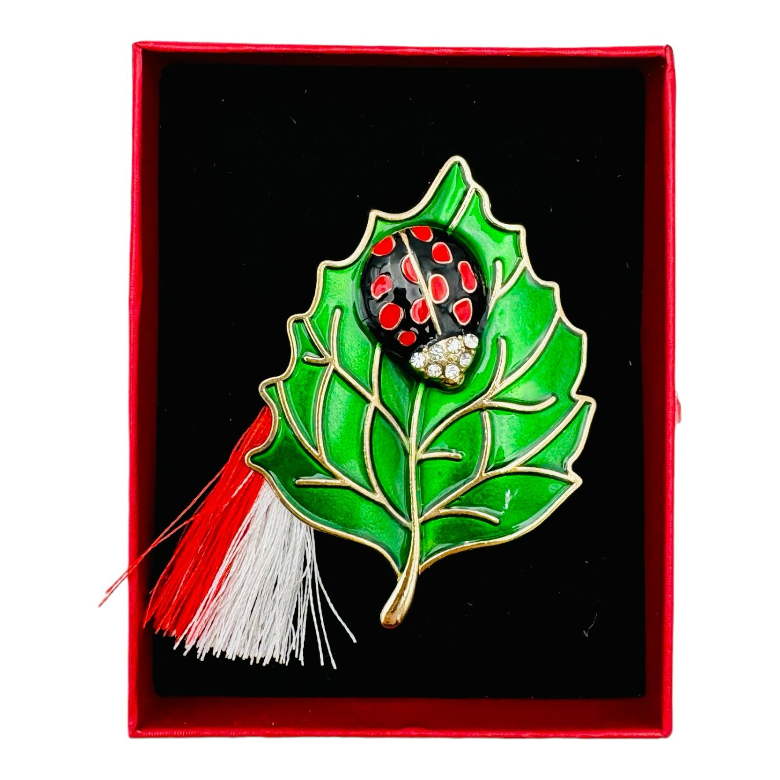 Brosa Martisor Frunza cu Gargarita, ambalata in cutie rosie, 8.5×6.5cm ...