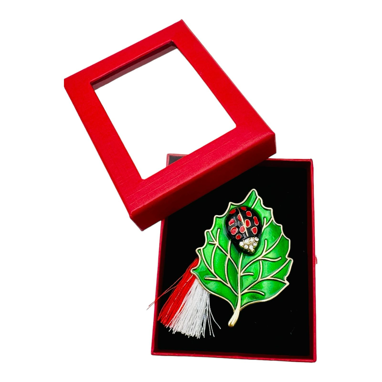 Brosa Martisor Frunza cu Gargarita, ambalata in cutie rosie, 8.5×6.5cm ...