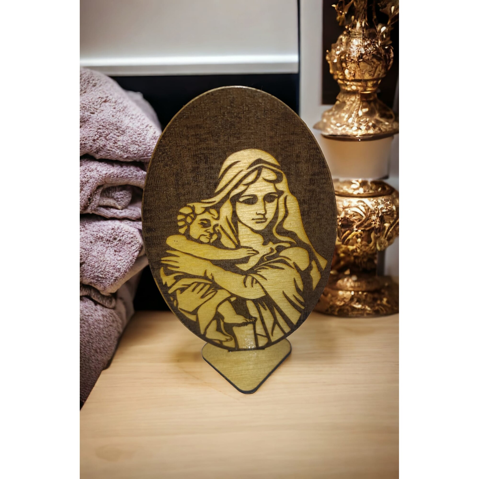 Icoana Maria cu Pruncul gravata pe lemn de mesteacan 18 x 10 cm - eMAG.ro